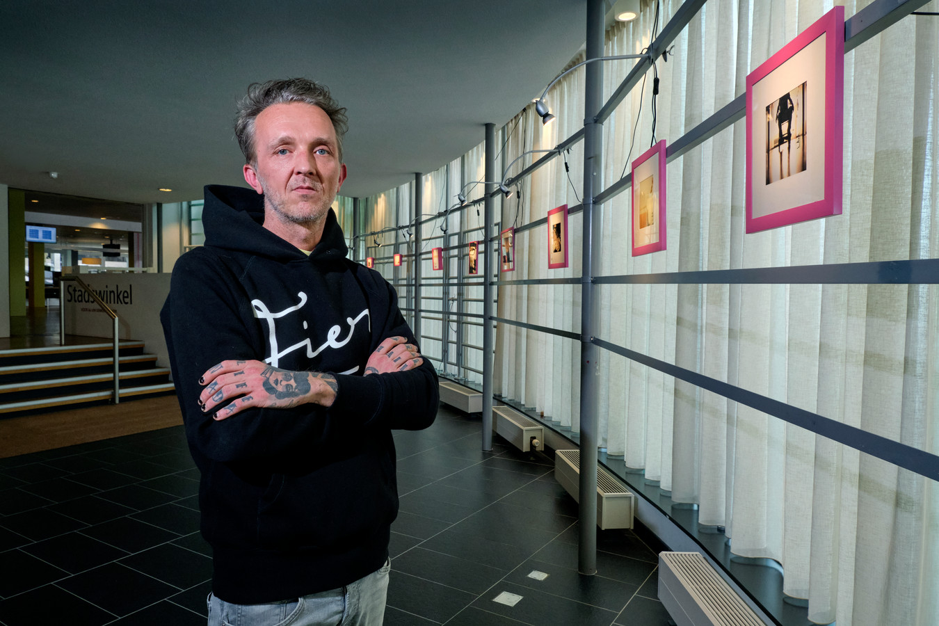 Kunstenaar Bart toont zijn chronische depressie in foto-expositie: ‘Ik ...