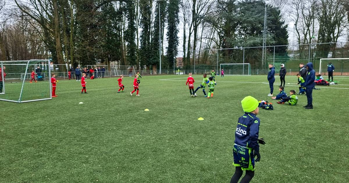 Week nadat voetballer scheidsrechter aanvalt, viert Infinity Vilvoorde feest voor behalen ...