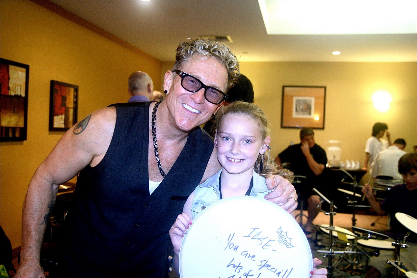 Droom komt uit: Enschedese Ilse (10) krijgt les van Pink-drummer | Foto ...