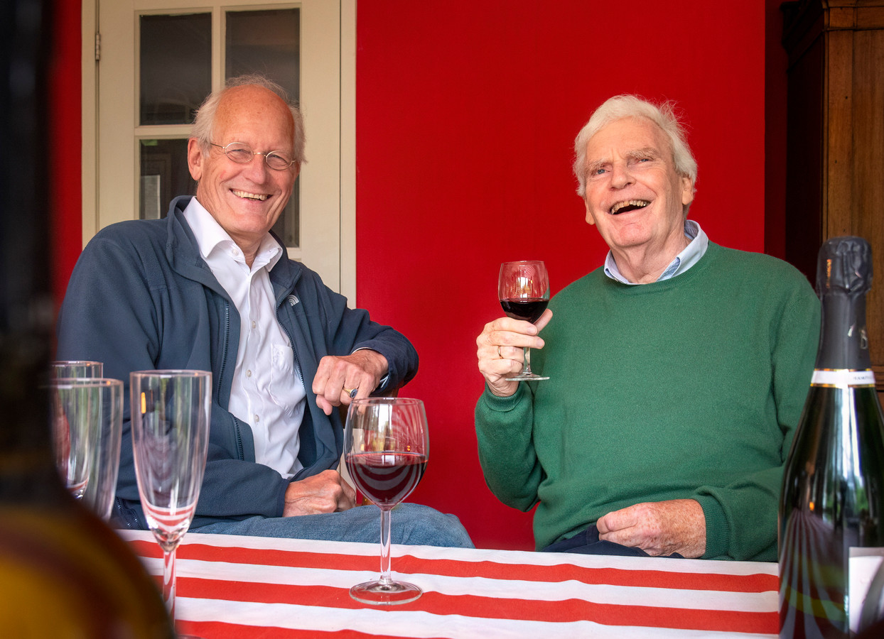 De allerlaatste reünie van het Nederlands Lyceum: ‘Die eerste zoen in ...