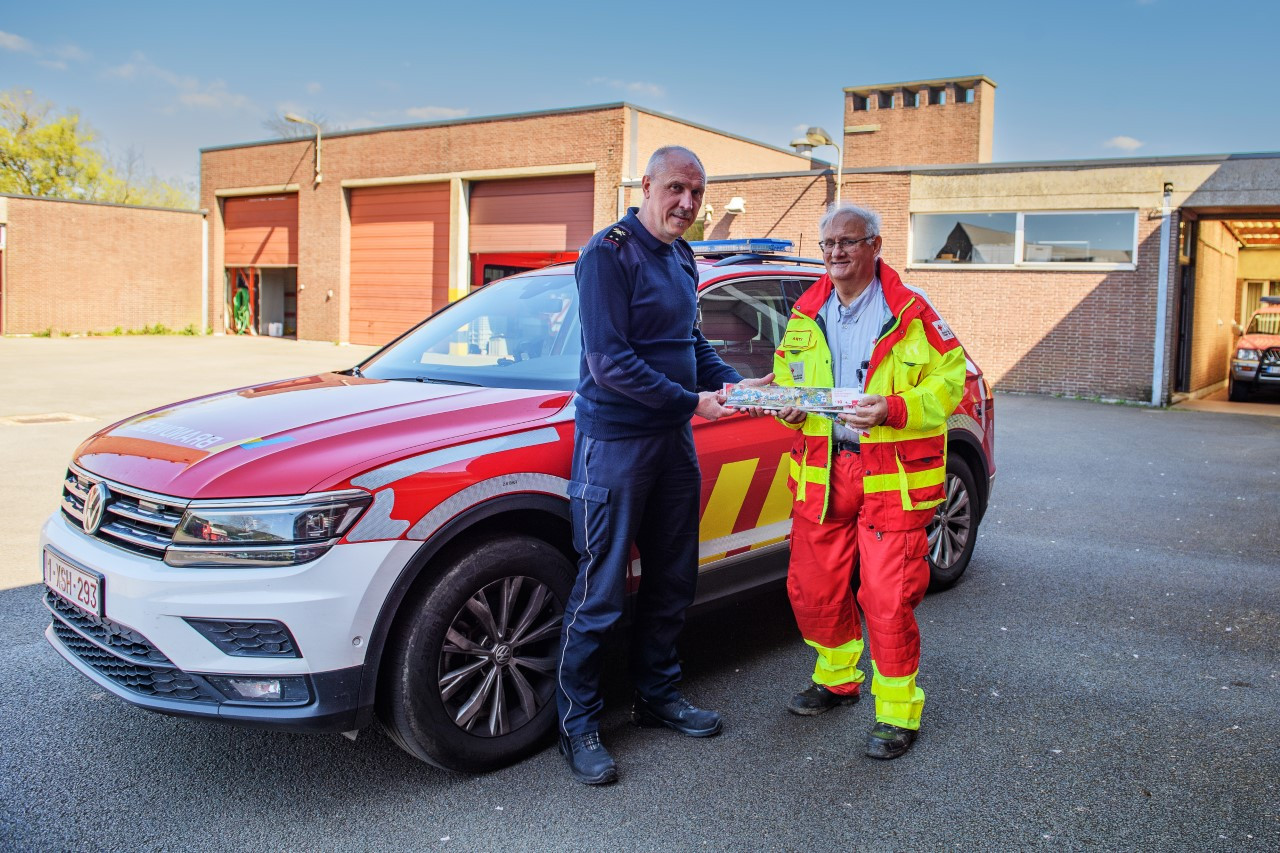 Eerste pleisters van Rode Kruis gaan naar brandweer: “Ze vieren hun ...