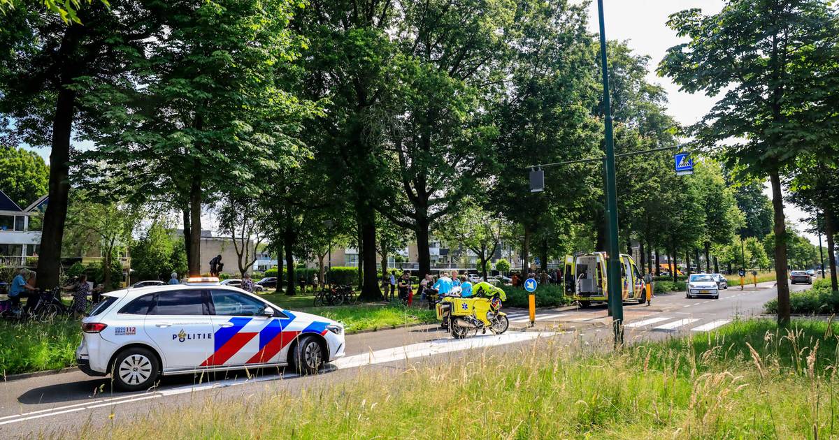 Persoon gewond naar het ziekenhuis na aanrijding op Dalweg in Soest ...