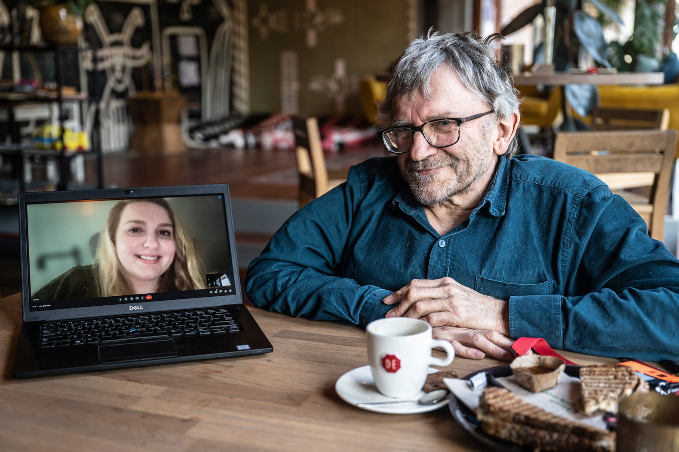 Jan (65) gaat dood, maar is eerst nog aanwezig op zijn eigen uitvaart ...