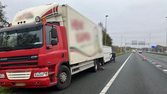 Vrachtwagen in brand op A58 bij Tilburg, verbindingsweg naar Den Bosch uur lang dicht | Den ...