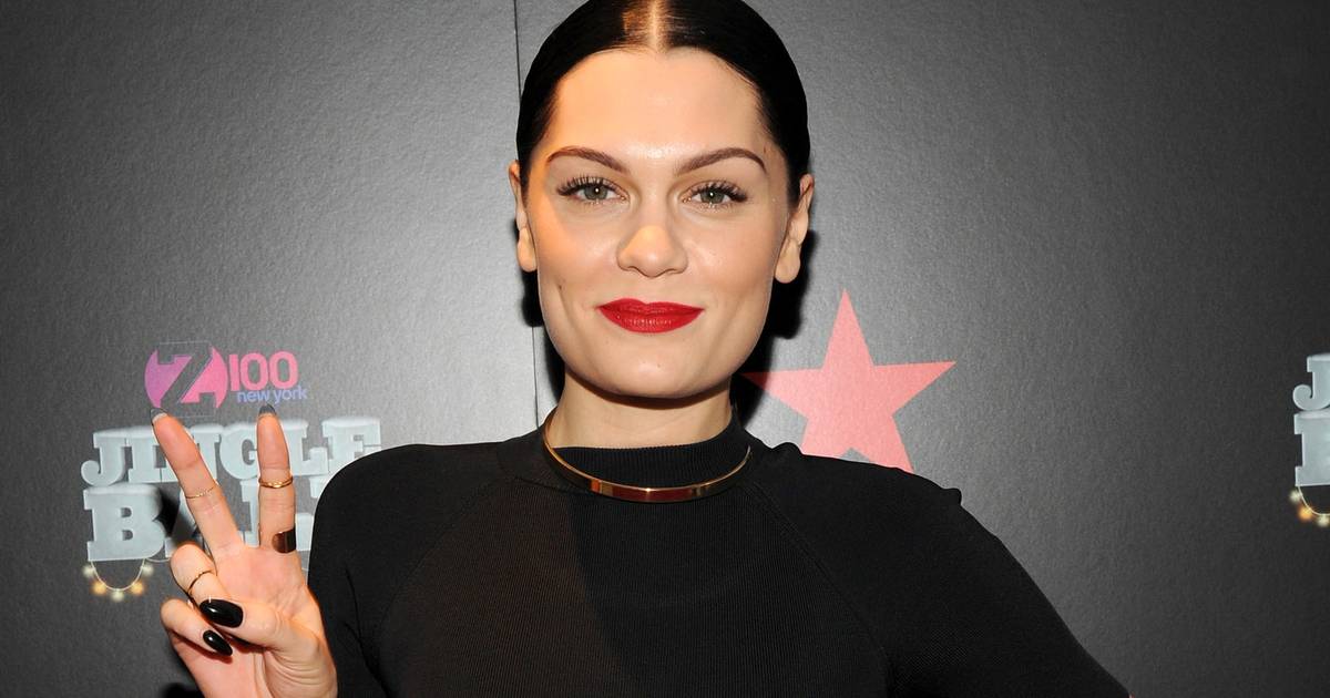 Jessie J: "We moeten naaktfoto's sturen om relatie te redden ...