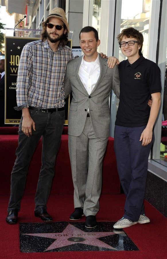 Angus T. Jones (Jake Harper) terug bij Two and a Half Men | Foto ...