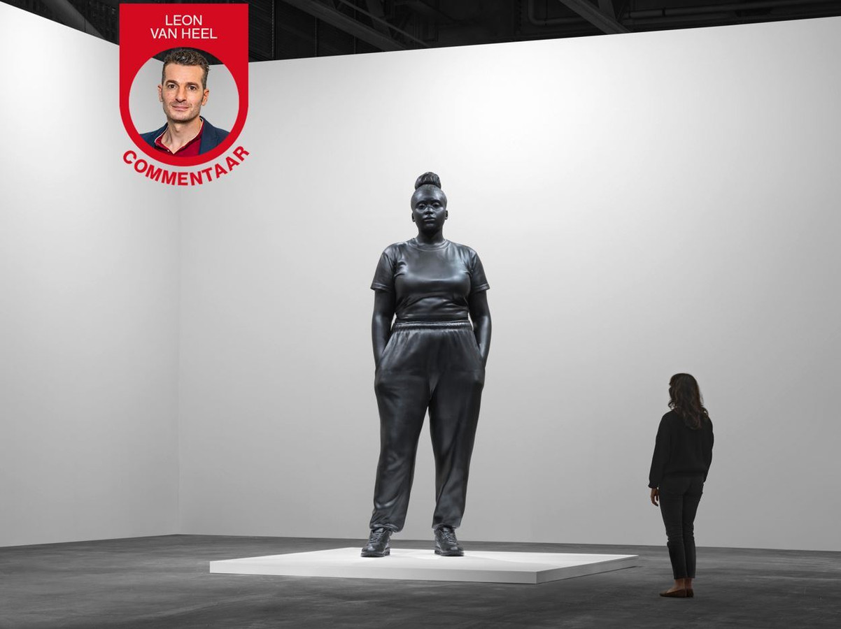 Het nieuwste standbeeld van Rotterdam, je ziet haar zo op het ...