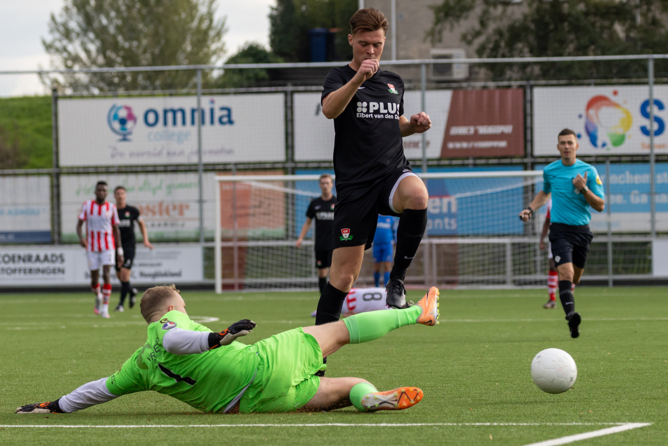 Scorende doelman, keeper die drie strafschoppen stopt en stilgelegde ...