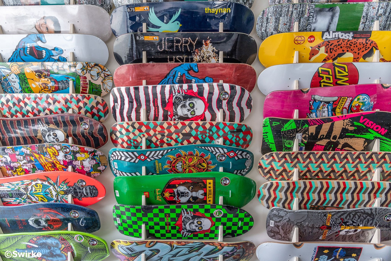 Mohamed (36) bouwt klein skate-imperium uit met zijn Curb-winkels: “Het ...