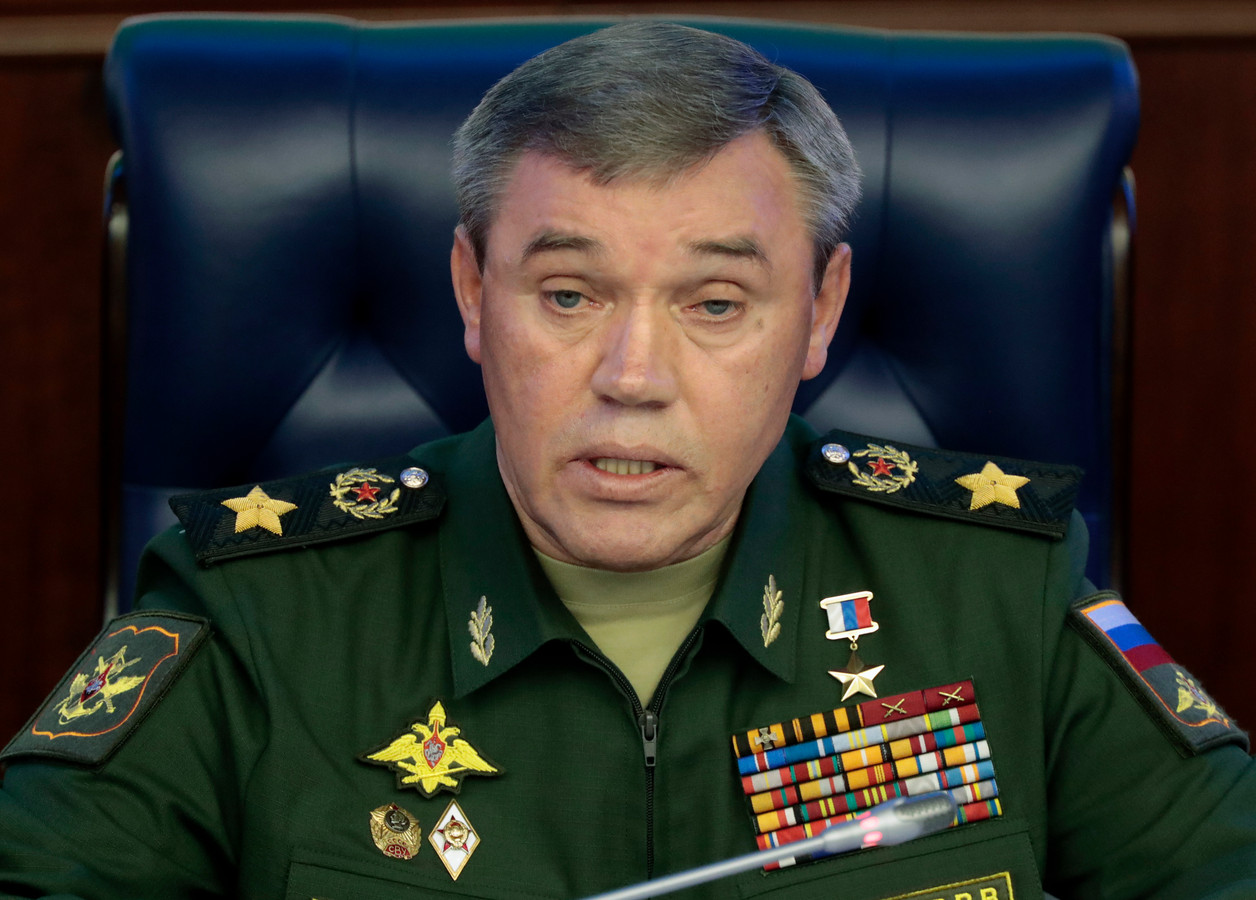 D'abord ses espions, maintenant ses officiers: qui Poutine peut-il ...