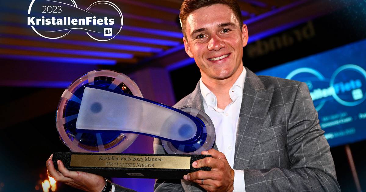 Remco Evenepoel eerste ooit met Kristallen Fiets-hattrick op z’n 23ste ...