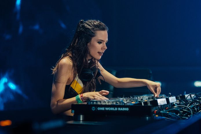 Na debuut op Tomorrowland draait dj Amber Broos nu ook in de Waagnatie ...
