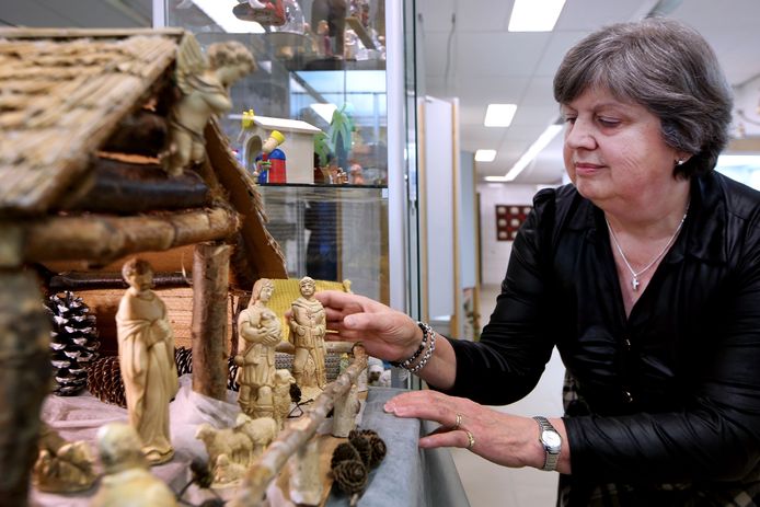 Een kerststal van pinda’s of wol: de 300 stalletjes van Els hebben elk ...