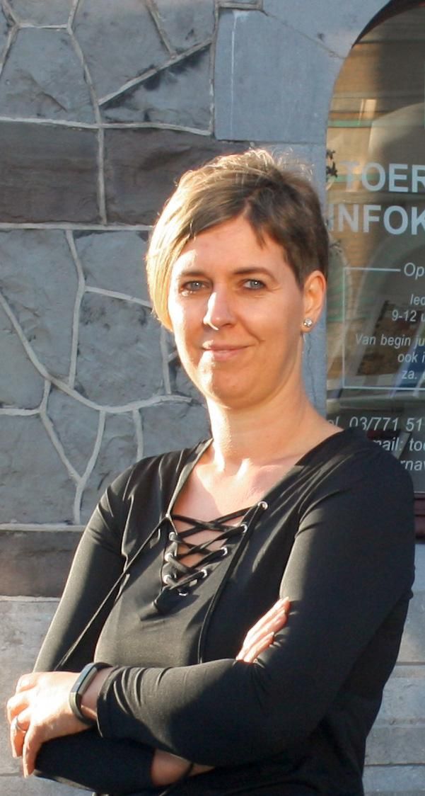 Vlaams Belang met Sylvia Rombaut als lijsttrekker | Temse | hln.be