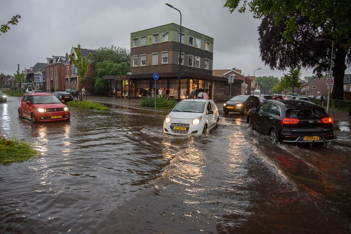 Dit is waarom je niet door hoog water moet rijden (en wat er daarna ...