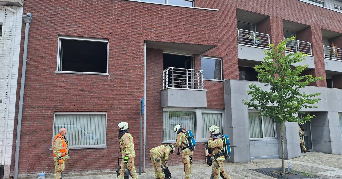 Brand in appartement op eerste verdieping in Dorpsstraat Jabbeke: “Er ...