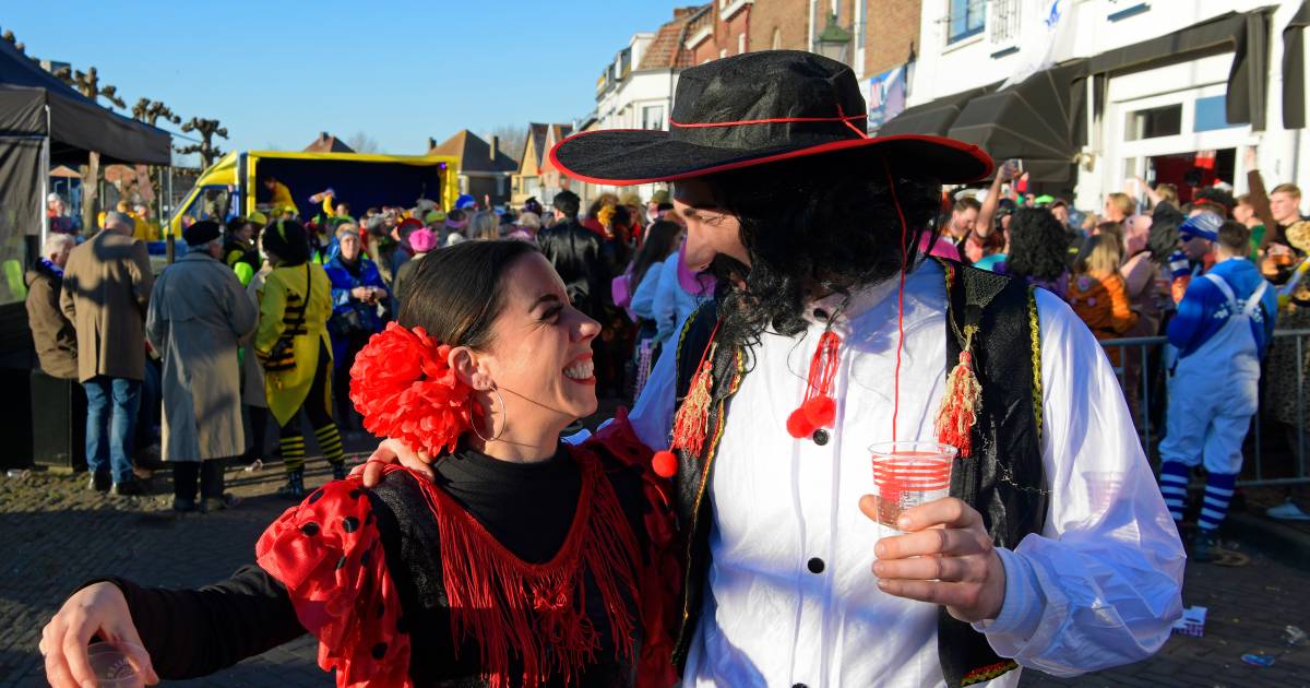 ‘Ik kom voor bier en plezier!’ Zeeuws-Vlaanderen viert weer carnaval ...