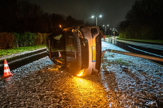 Gladheid door winterweer leidt tot meerdere ongelukken in het Groene Hart | Alphen aan den Rijn ...