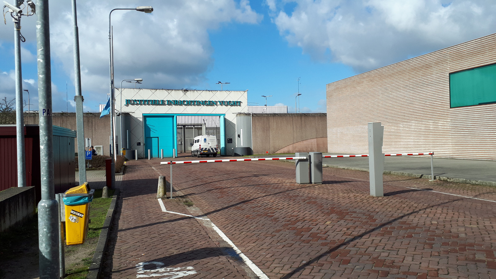 Ontsnapte gevangene PI Vught liep gewoon tussen de bezoekers naar ...