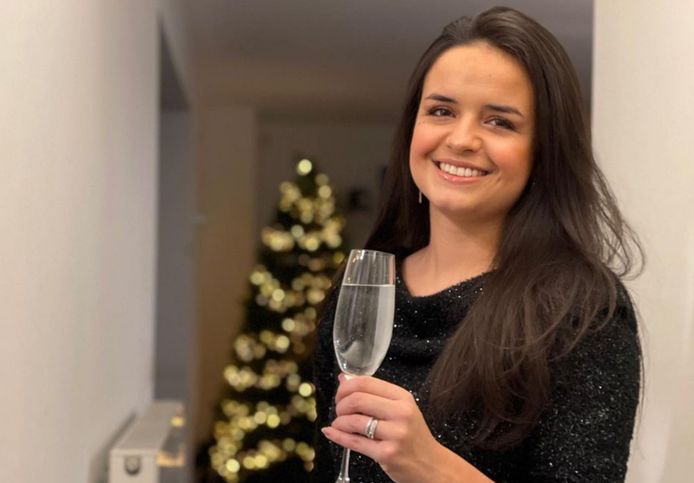 Marthe van K3 haalt zwangerschapsgeruchten slim onderuit: “Een glaasje ...