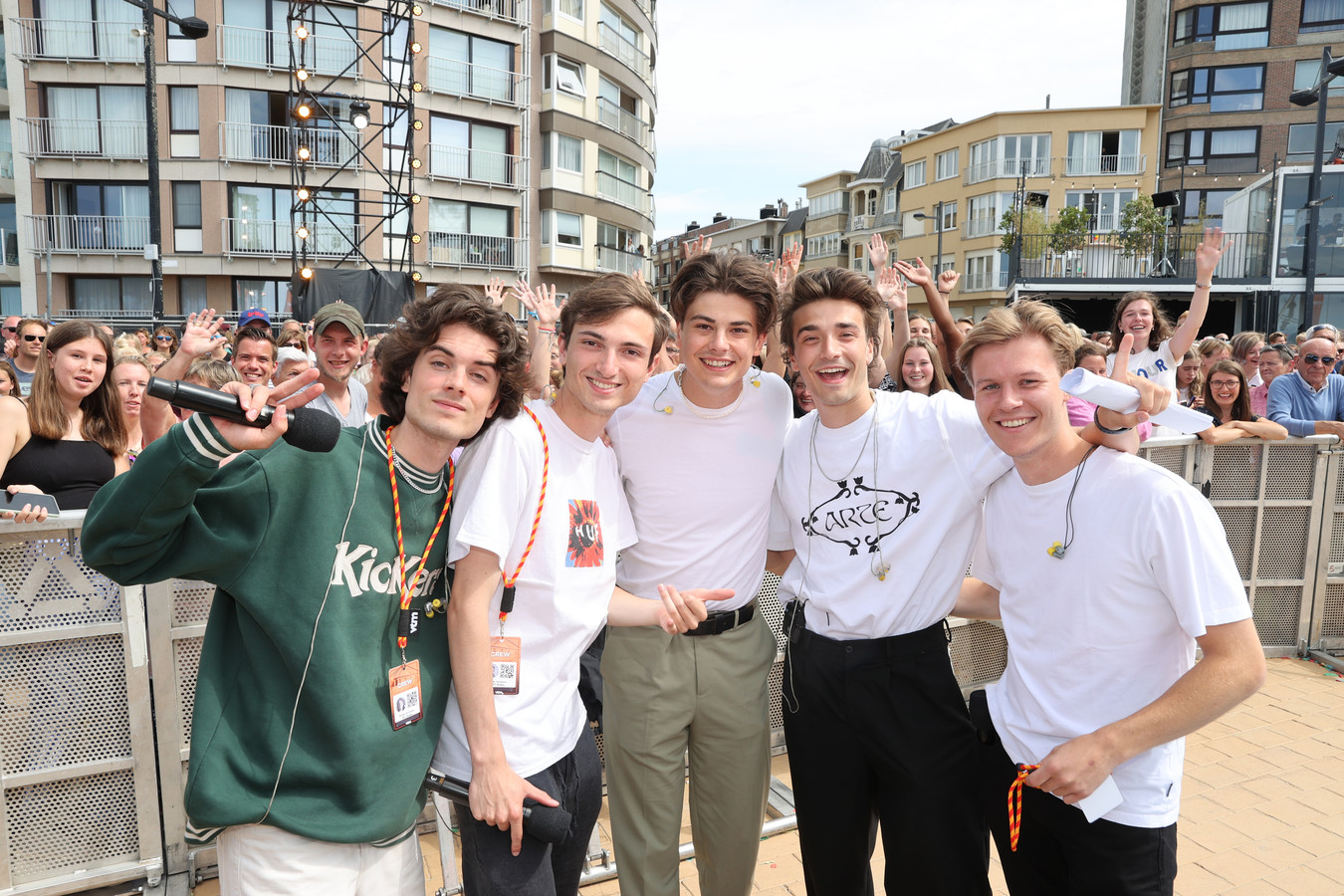 Eerst ontdekte hij Metejoor, nu lanceert Hans Francken Vlaamse girlband ...