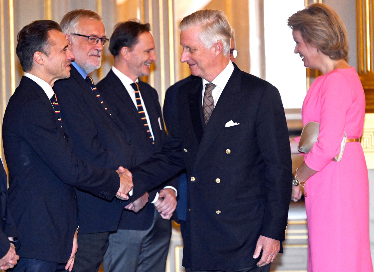 “Stel zelf nooit vragen aan de koning”: deze etiquetteregels gelden er ...