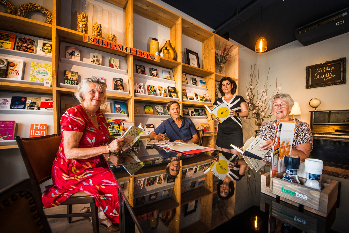 Literatuur te koop bij Studio 16 in Neede; boeken graag afrekenen bij ...