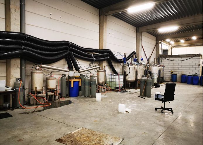 Drugslabo per toeval ontdekt in loods in Aartselaar | Aartselaar | hln.be