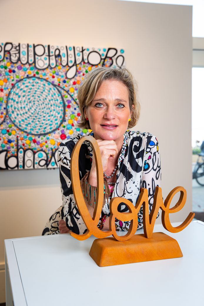 VRT komt met driedelige reeks over prinses Delphine | Show | AD.nl