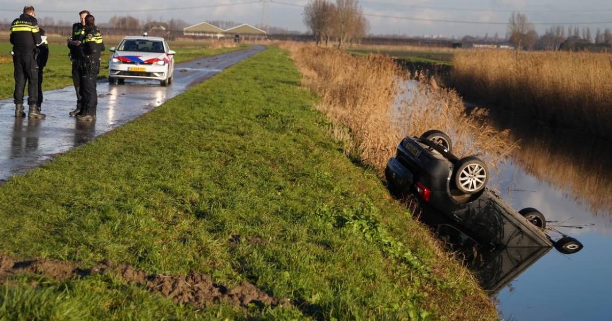 Man (25) en vrouw (21) omgekomen nadat auto ondersteboven in sloot belandt | Home | pzc.nl