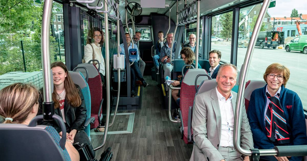 Eerste ‘cashloze’ dag in RET-bussen verloopt rimpelloos | Rotterdam | AD.nl