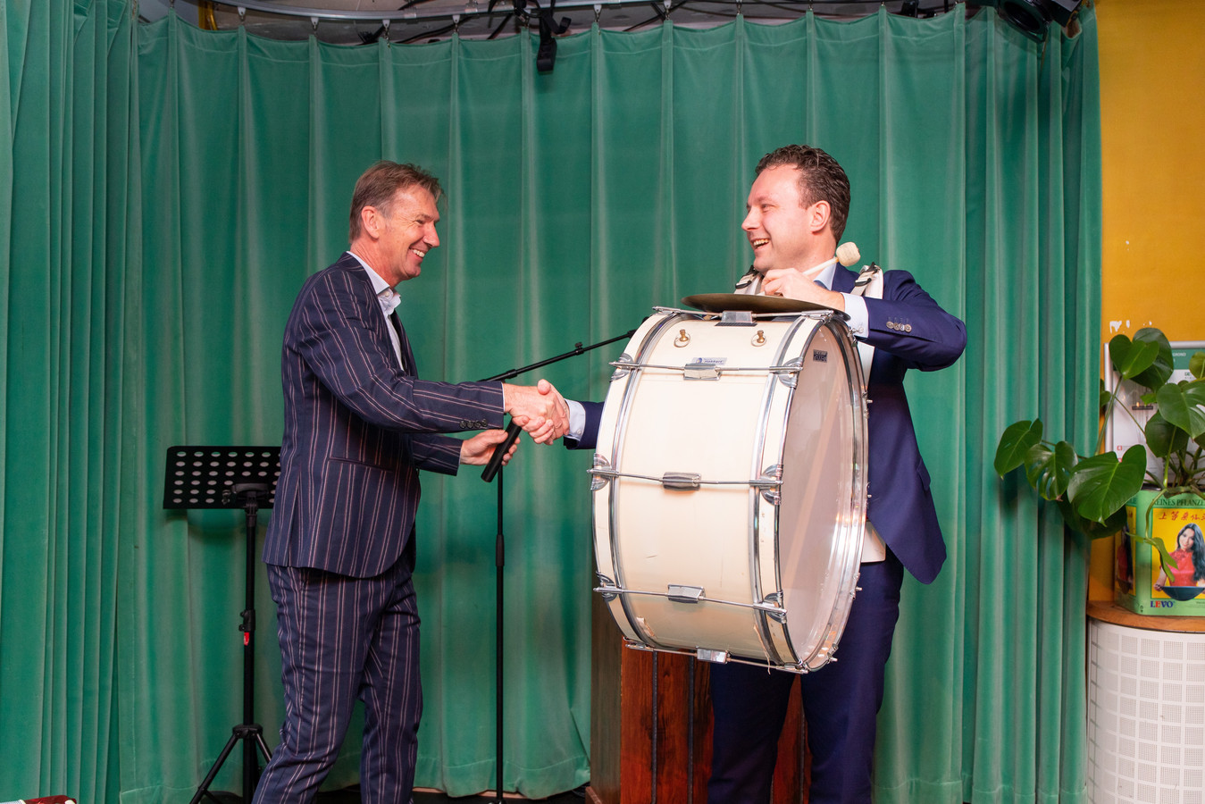 Groep rijke Rotterdammers koopt álle panden aan Deliplein: ‘Het moet ...