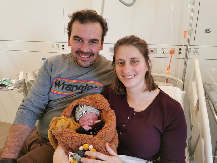 “Lichtpuntje in deze tijden”: Michael en Joke verwelkomen kerstkindje ...