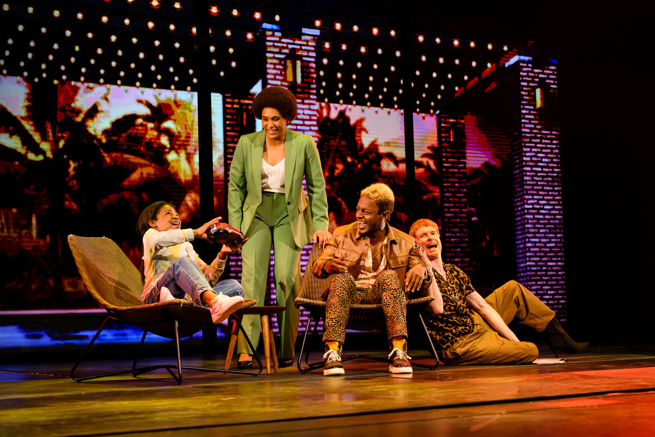 Van dansschool in Woensel naar Beatrixtheater in Utrecht: Noah ...