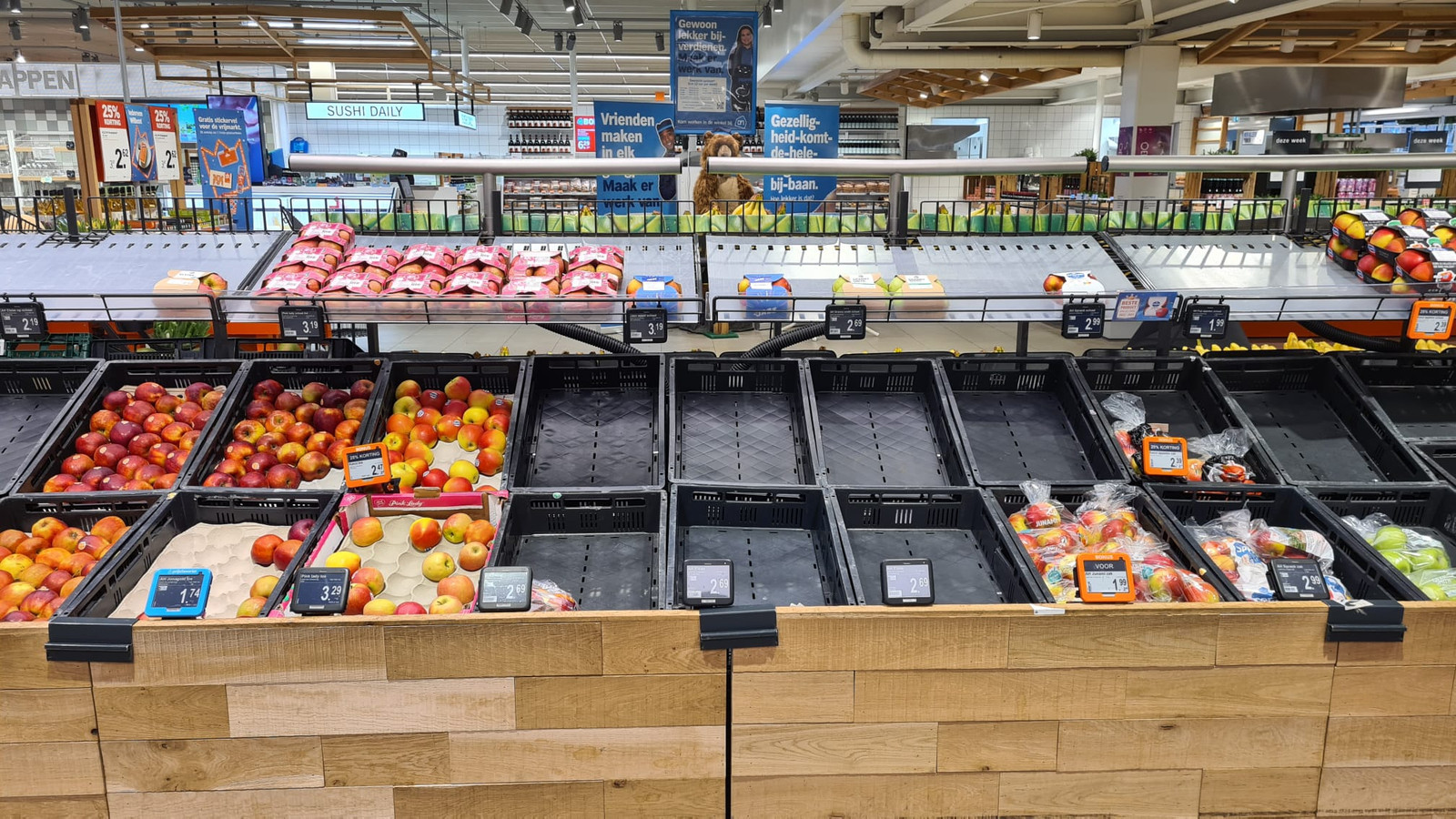Pijnlijk lege schappen bij Albert Heijn: steeds meer boodschap­pen ...