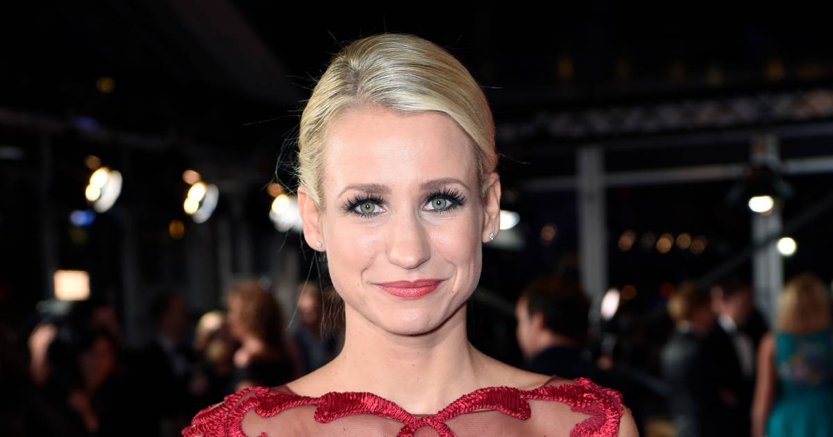 Het lijkt alsof Dionne Stax met haar nieuwe coupe afscheid heeft ...