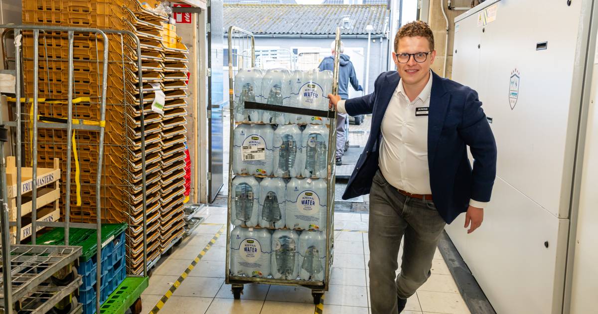 Enorme run op pakken en flessen water na besmetting in Doorns ...