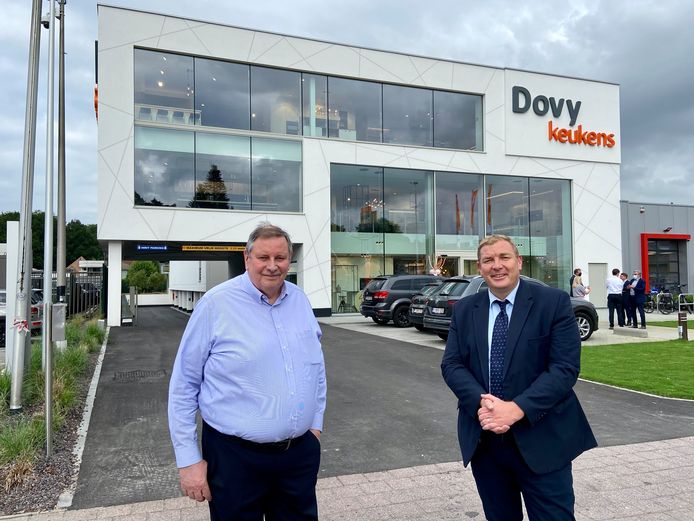 Volledig vernieuwd filiaal Dovy Keukens in Schoten is grootste ...