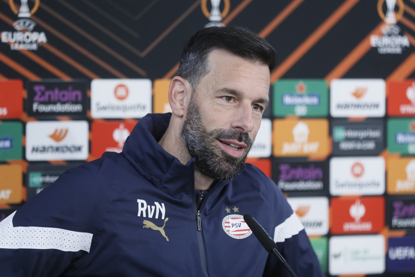 PSV speelt naar verwachting met deze basis in Sevilla: Ruud van ... PSV speelt naar verwachting met deze basis in Sevilla: Ruud van ...