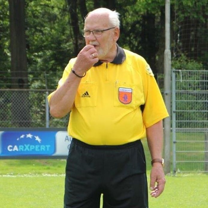 Einde aan het ‘Cor Dekker-praatje’, roemruchte Renkumse scheidsrechter ...