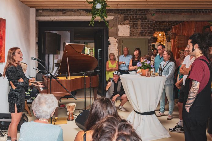 Zangeres Lize gebruikt haar stem om te helen: "In het Soulcenter wil ik ...