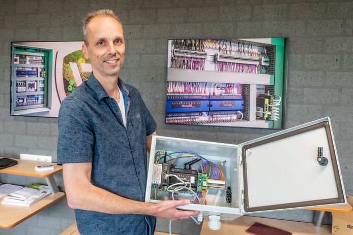 Mark Janssen timmert aan de weg met Ommn!a Systems in Beugen ...