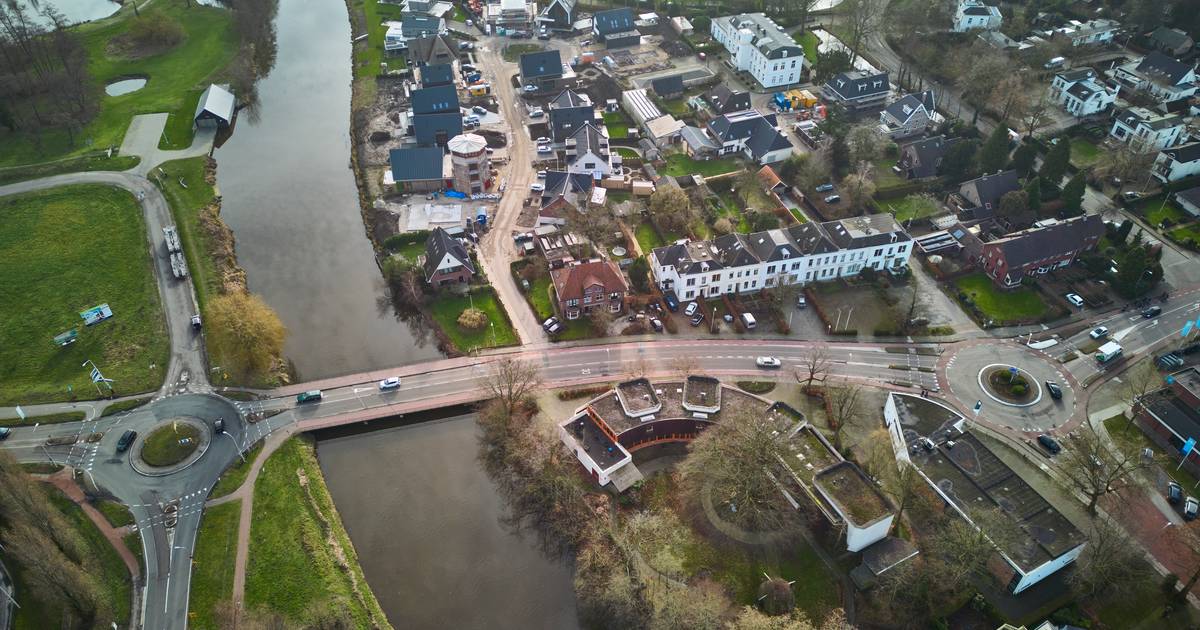 Lochem is vanuit het oosten lange tijd slecht bereikbaar vanwege deze ...