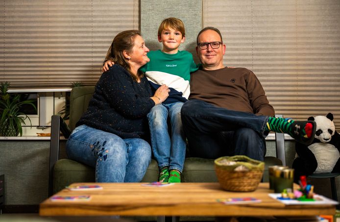 Ouders van hoogbegaafde Tim (8) doen er alles aan om te zorgen dat hij ...