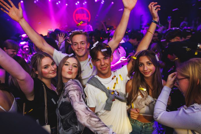 PXL-studenten trappen academiejaar feestelijk af in de Versuz | Hasselt ...