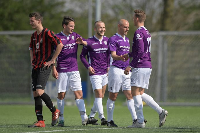 Anthony Lurling (41) scoort winnende voor FC Engelen na geweldige solo ...
