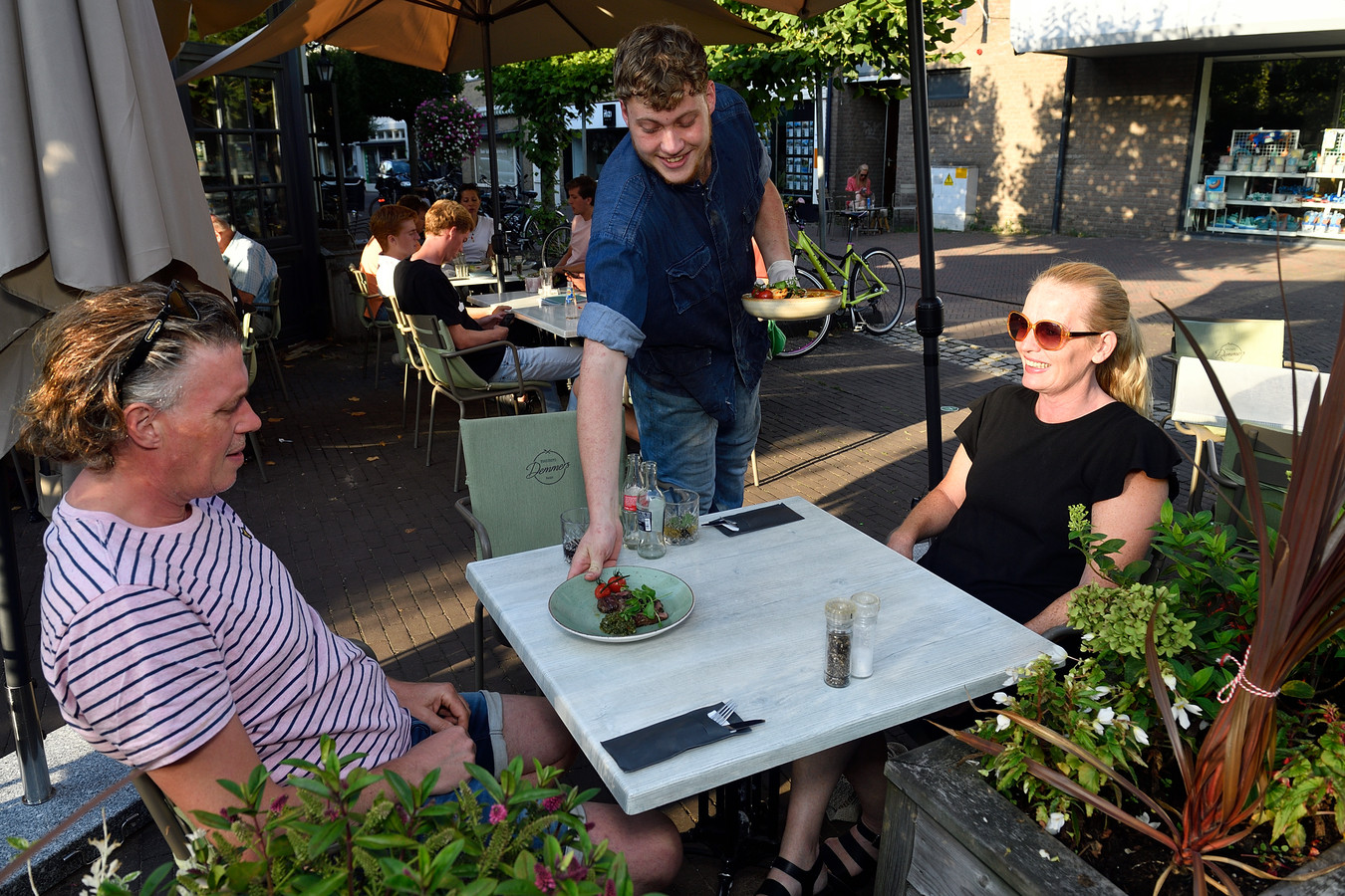 Menukaart van restaurant Dorsthuys Demmers in Baarn stelt teleur, al is ...