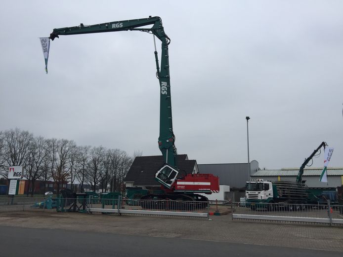 Enorme machine voor Rijssense Gebouwen Sloperij | Rijssen-Holten ...