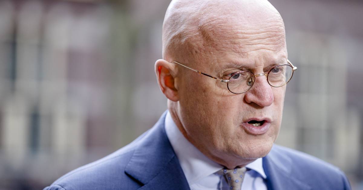 Ferd Grapperhaus zwaar beveiligd om ernstige dreiging uit hoek van ...