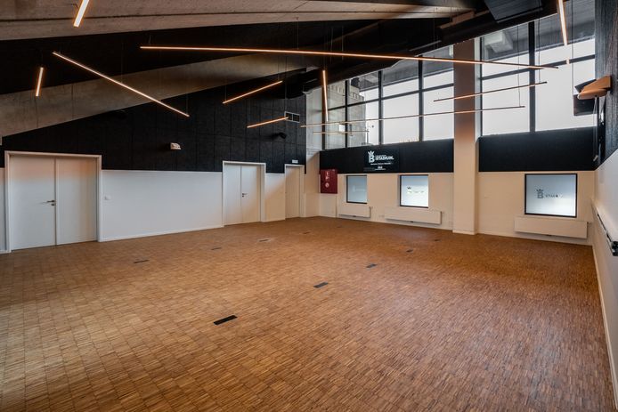 Un vestiaire flambant neuf pour les Diables Rouges au Stade Roi ...